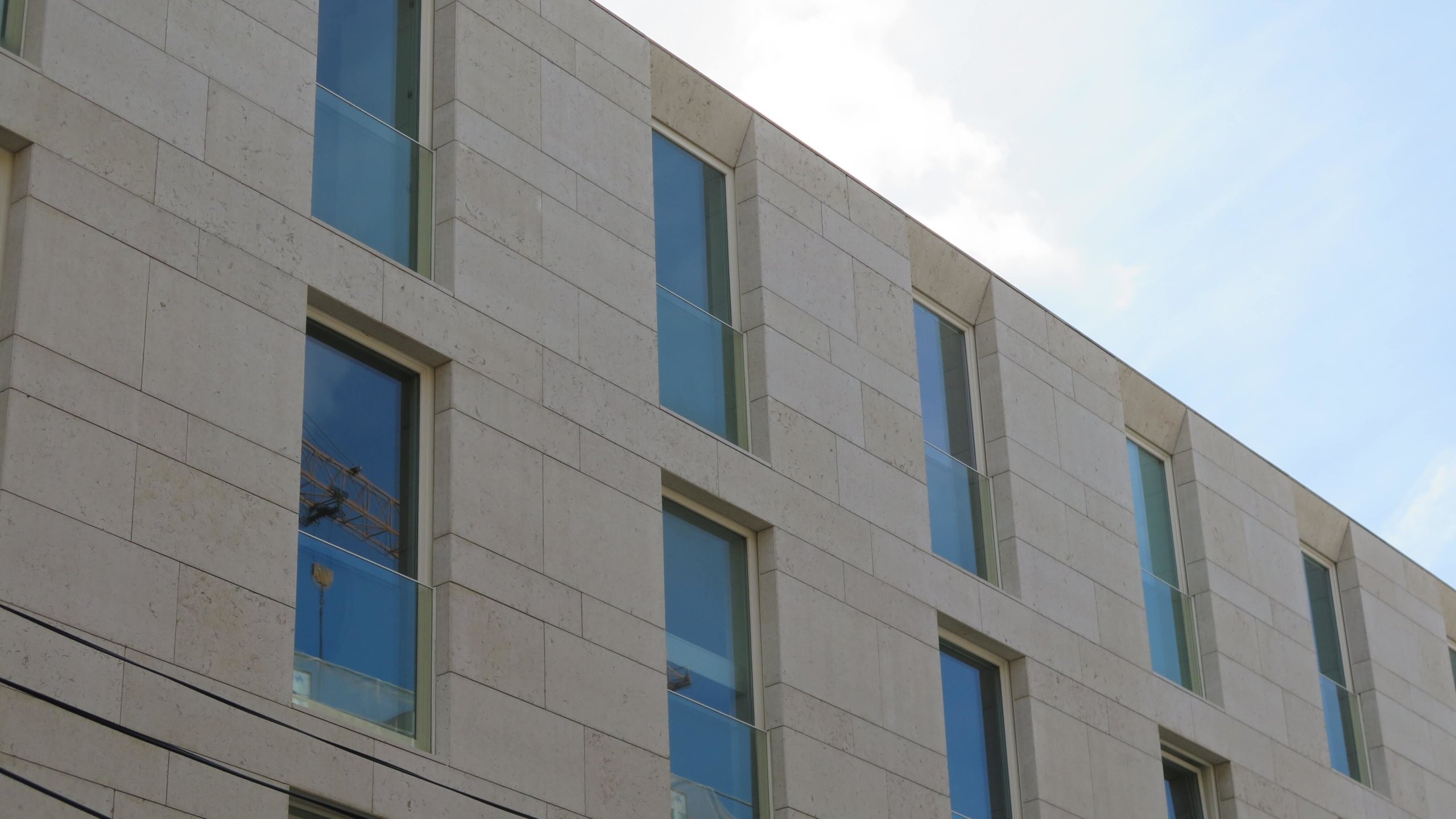 FIRE GLAZED PARAPET - TRIA